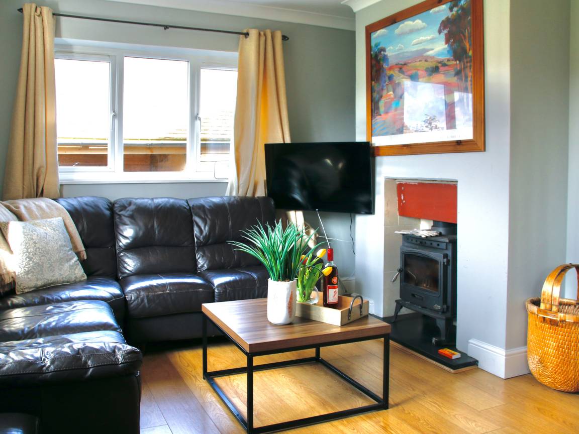 Cottage ∙ 2 Bedrooms ∙ 4 Guests - Farnham