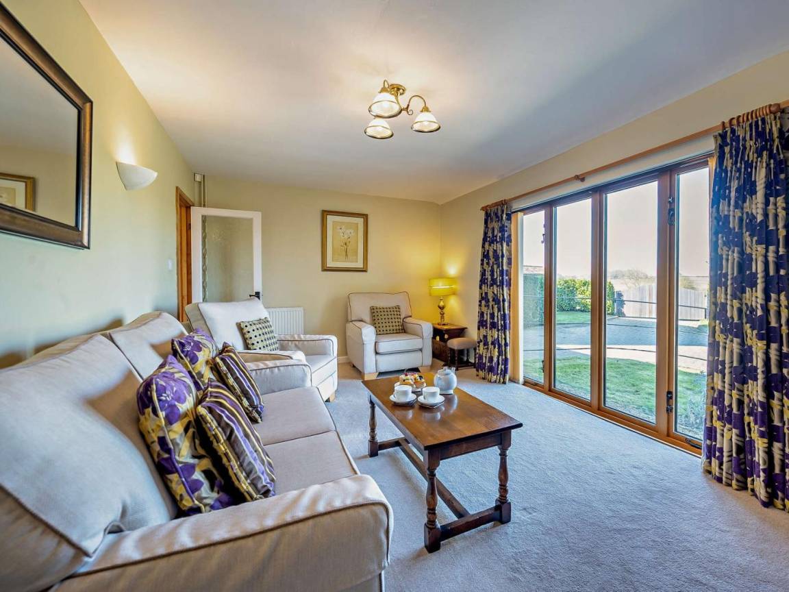 Cottage ∙ 2 Bedrooms ∙ 4 Guests - Ipswich