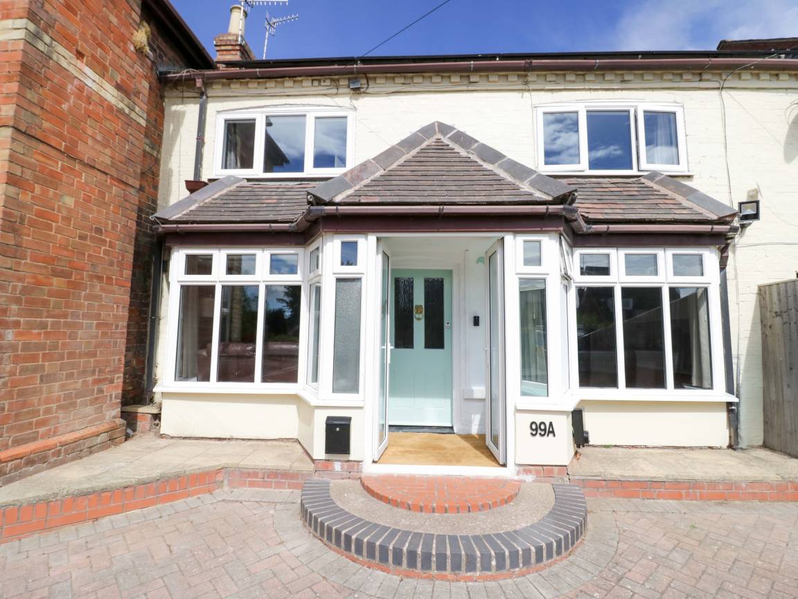 Cottage ∙ 4 Bedrooms ∙ 8 Guests - Evesham