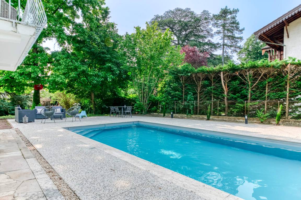 190 M² Villa ∙ 5 Chambres ∙ 7 Personnes - Dardilly