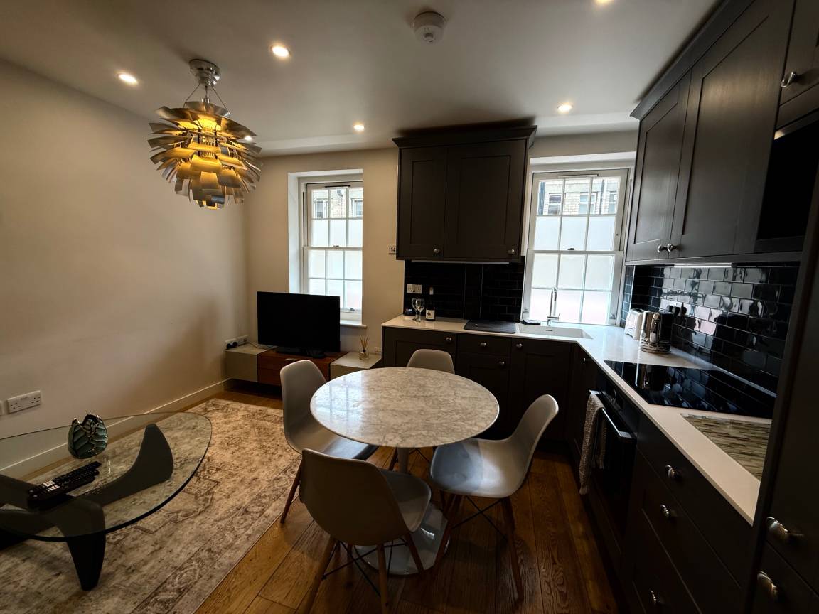 75 M² Apartment ∙ 2 Bedrooms ∙ 6 Guests - London