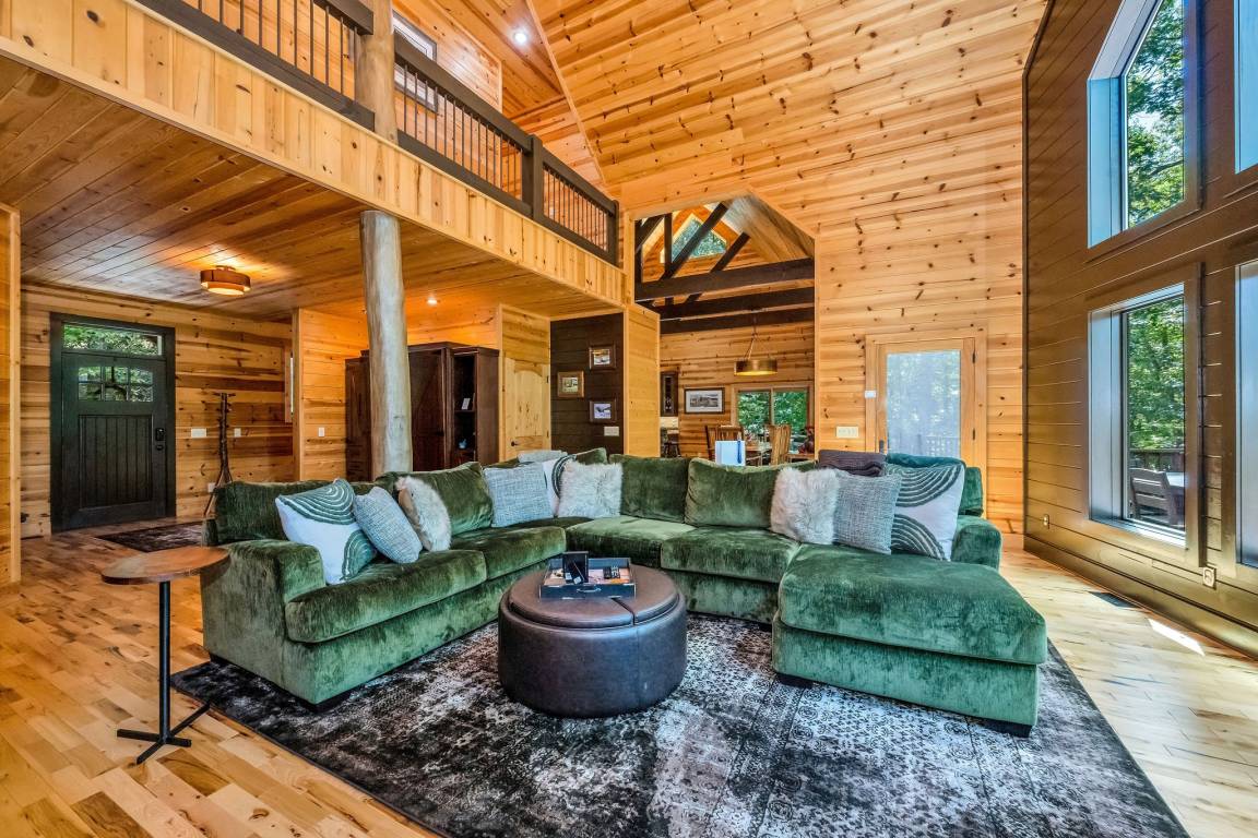 Cabin ∙ 4 Bedrooms ∙ 14 Guests - West Jefferson, NC