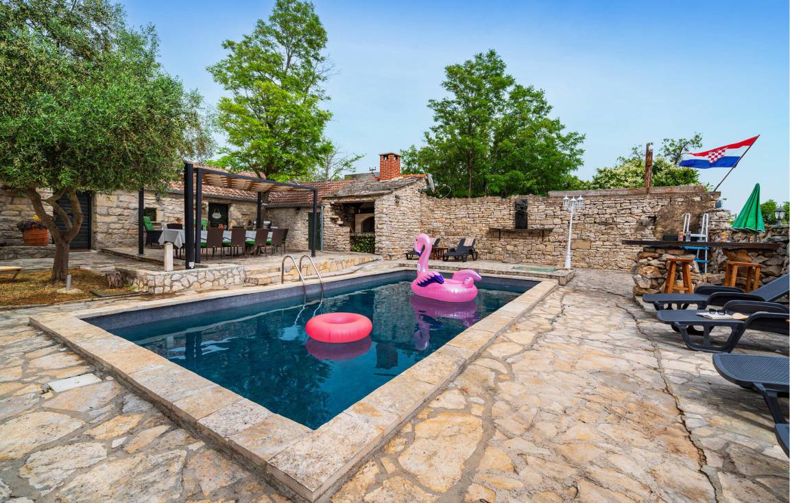 120 M² House ∙ 3 Bedrooms ∙ 8 Guests - Benkovac