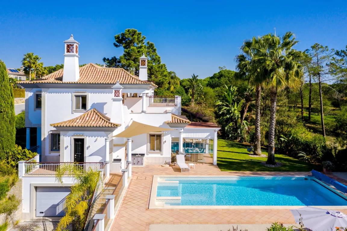Villa ∙ 5 Bedrooms ∙ 10 Guests - Almancil