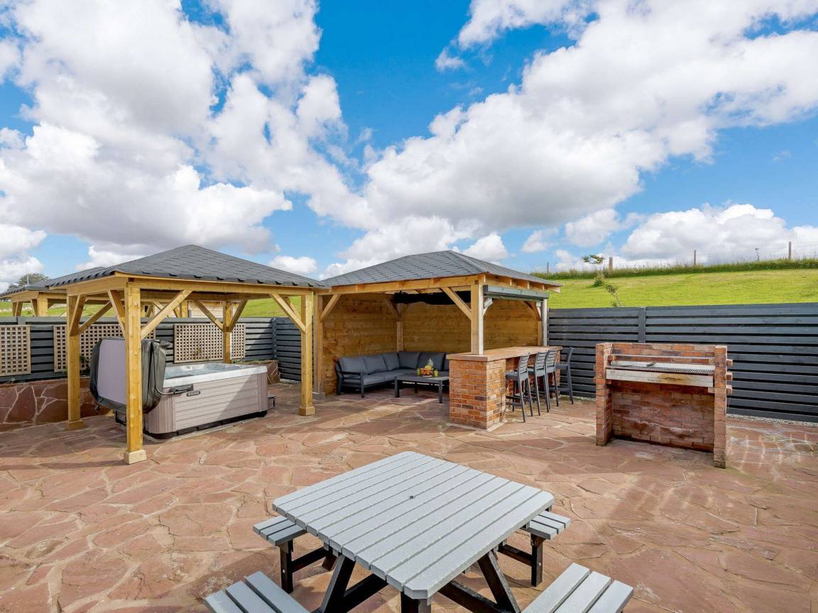 Cottage ∙ 4 Bedrooms ∙ 8 Guests - Balloch