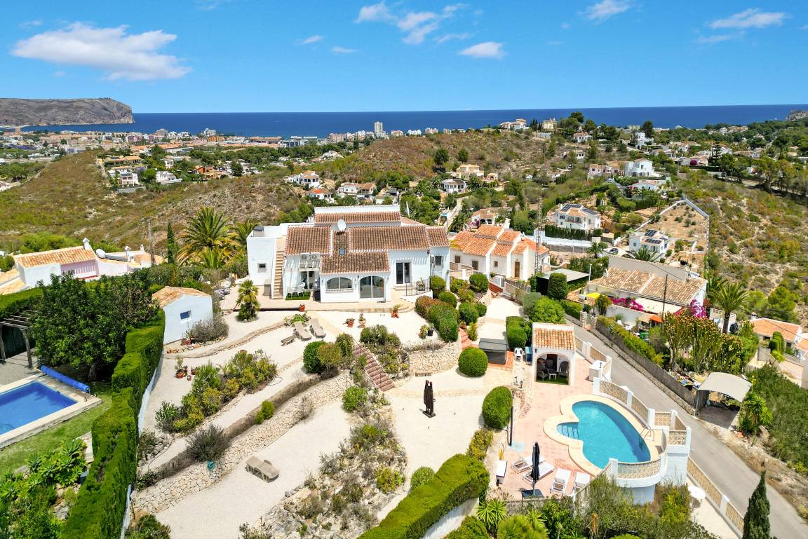 100 M² Villa ∙ 4 Bedrooms ∙ 8 Guests - Moraira