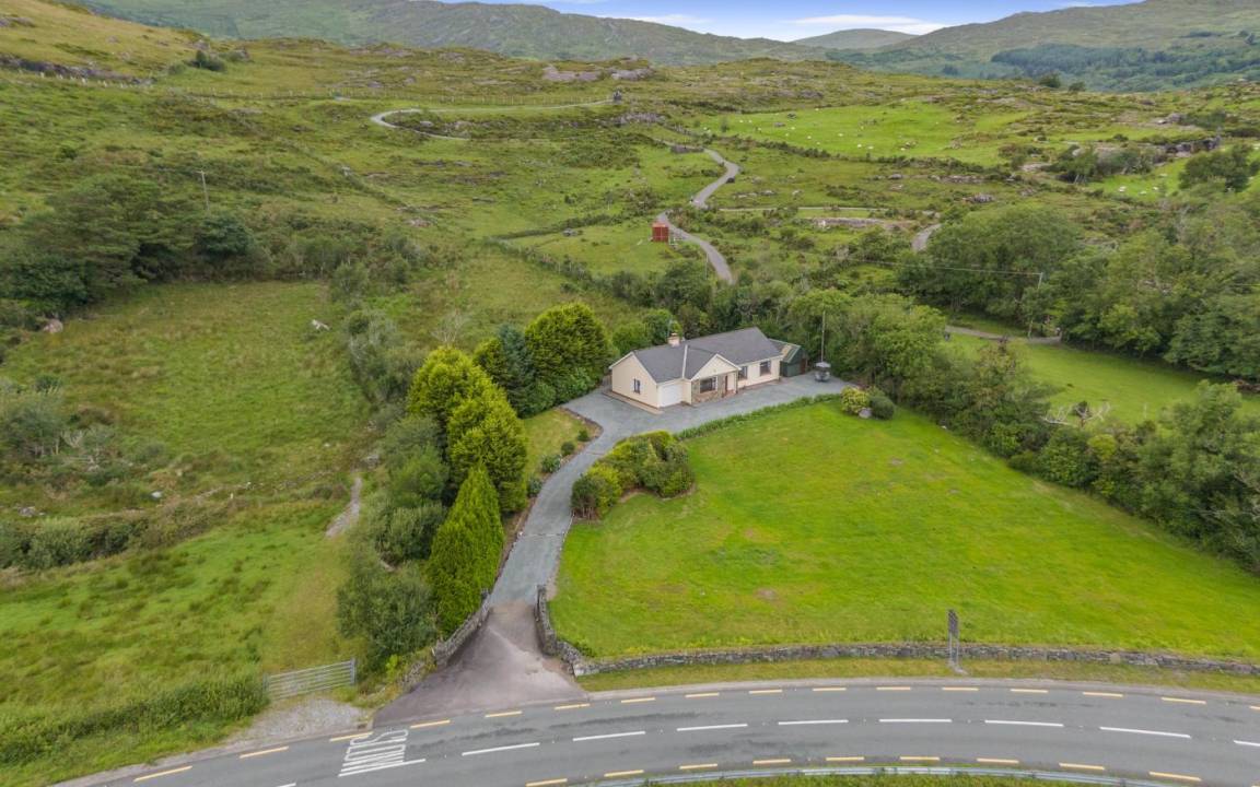 House ∙ 3 Bedrooms ∙ 5 Guests - Kenmare