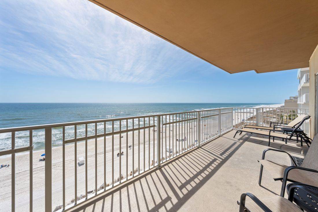 Condo ∙ 3 Bedrooms ∙ 10 Guests - Gulf Shores, AL