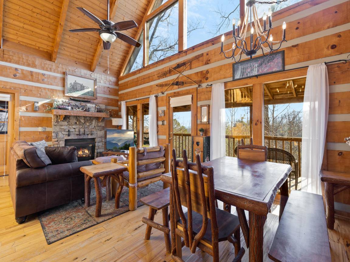81 M² Cabin ∙ 1 Bedroom ∙ 4 Guests - Gatlinburg, TN