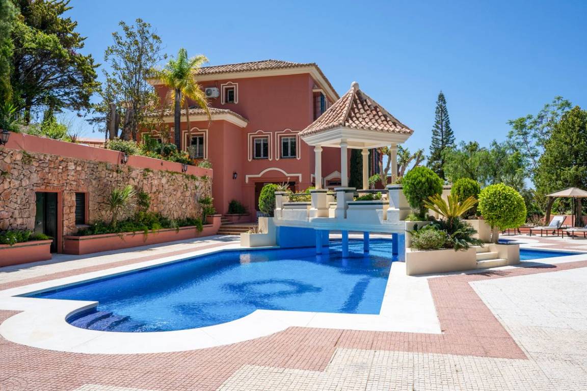 Villa ∙ 8 Bedrooms ∙ 16 Guests - Mijas