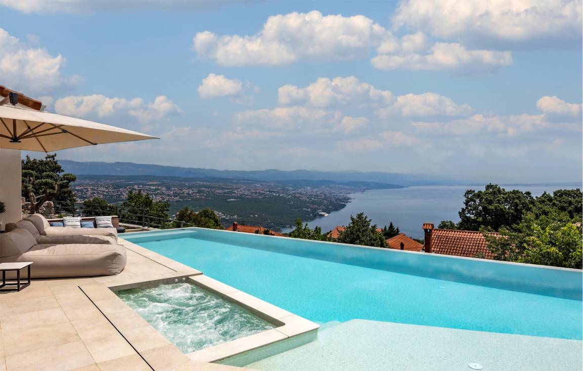 270 M² House ∙ 3 Bedrooms ∙ 6 Guests - Opatija