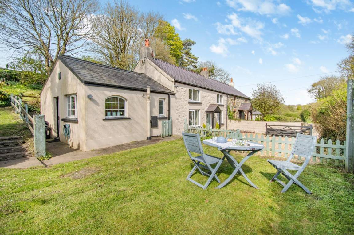 Cottage ∙ 2 Bedrooms ∙ 4 Guests - Fishguard
