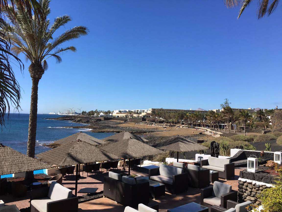 150 M² Villa ∙ 4 Bedrooms ∙ 8 Guests - Costa Teguise