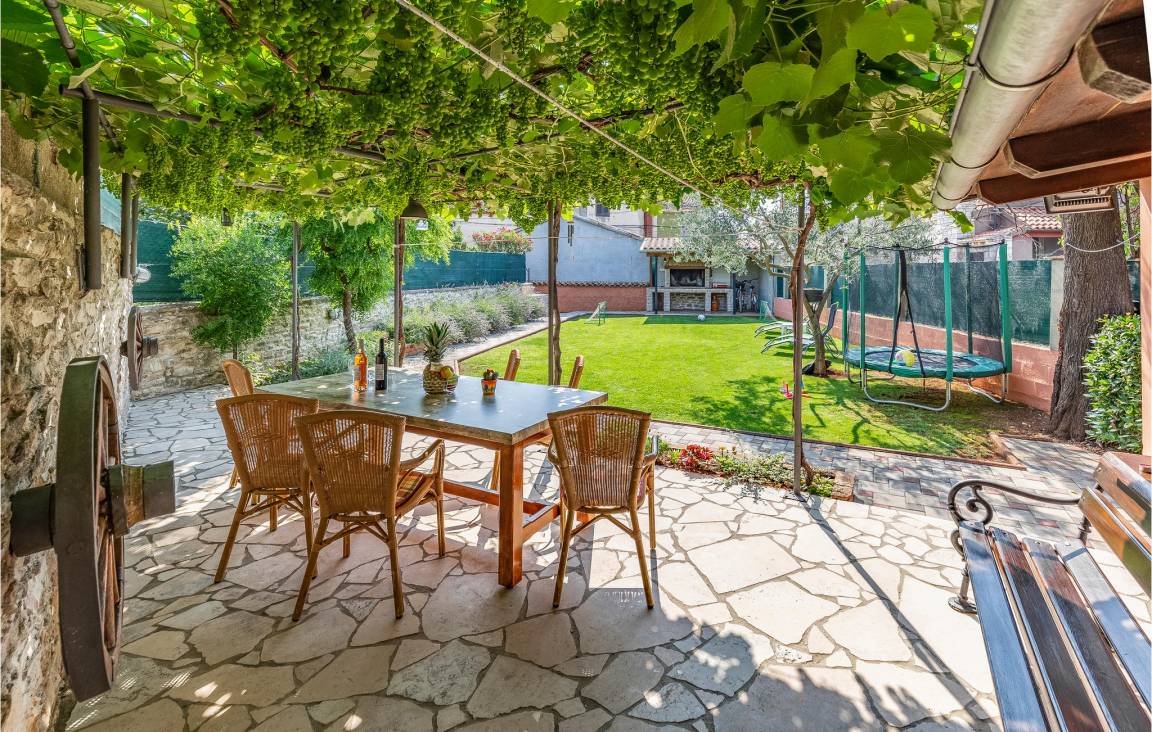 83 M² House ∙ 2 Bedrooms ∙ 6 Guests - Krnica