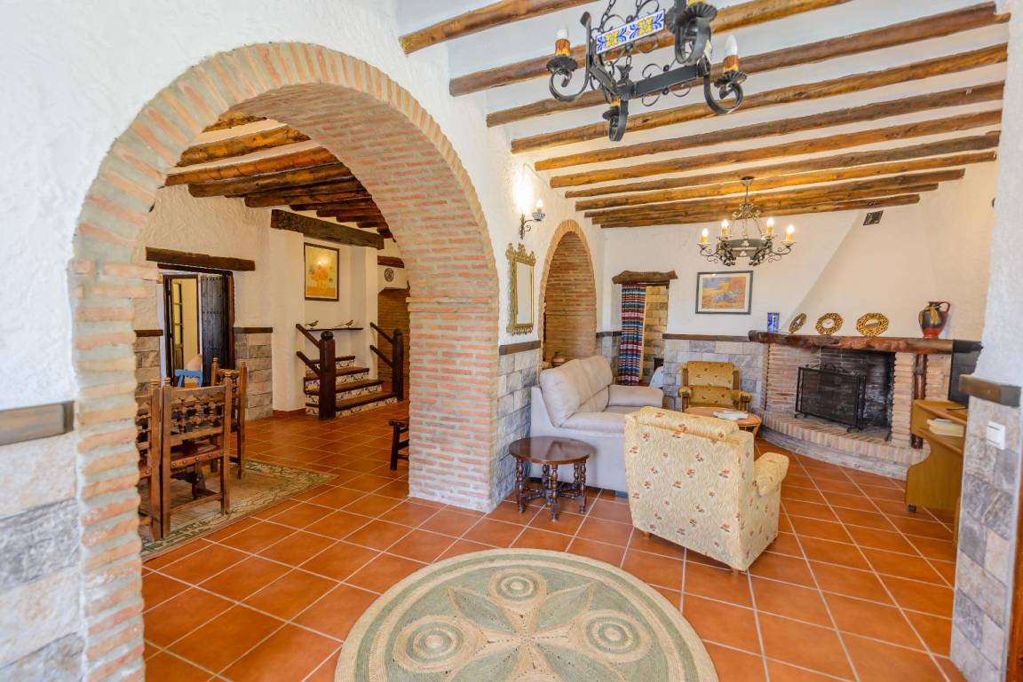 96 M² House ∙ 2 Bedrooms ∙ 4 Guests - Alcaucín