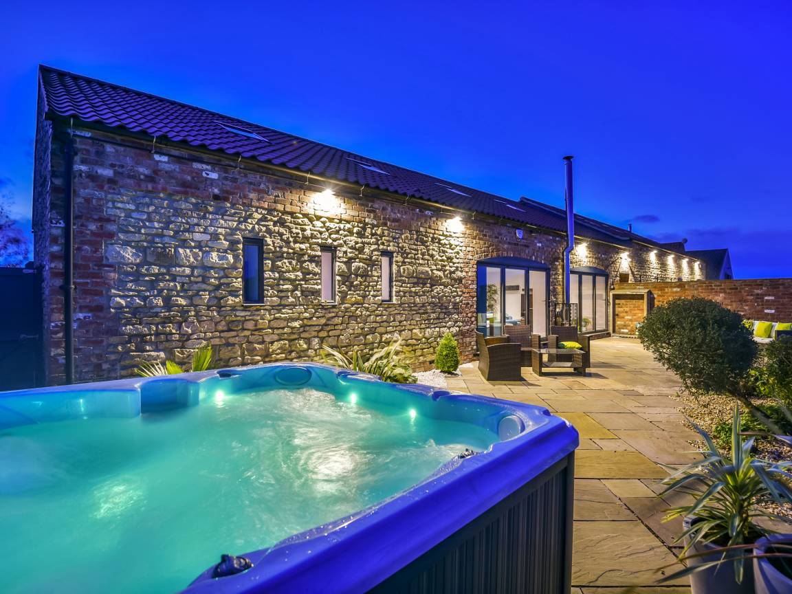 Cottage ∙ 4 Bedrooms ∙ 13 Guests - Lincoln