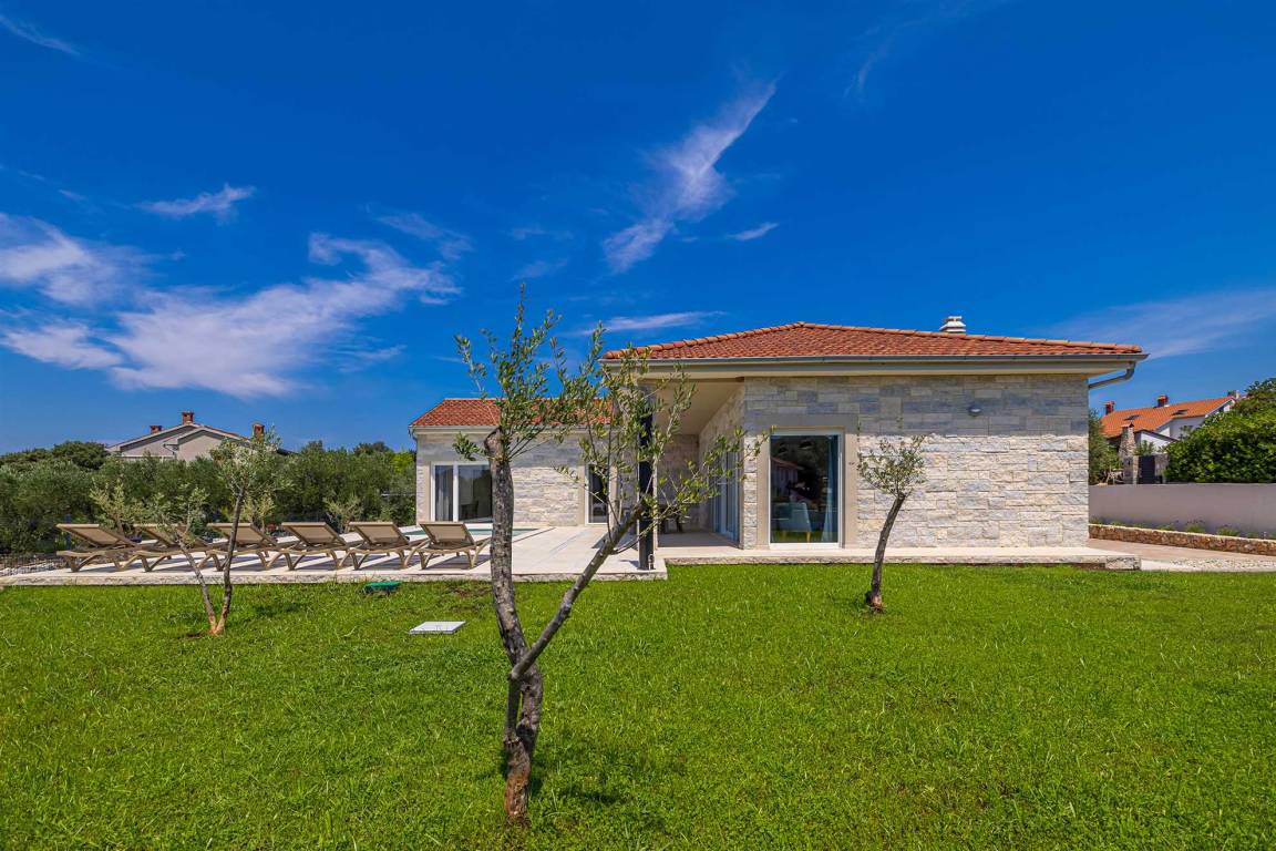142 M² Villa ∙ 3 Makuuhuonetta ∙ 8 Vierasta - Cres