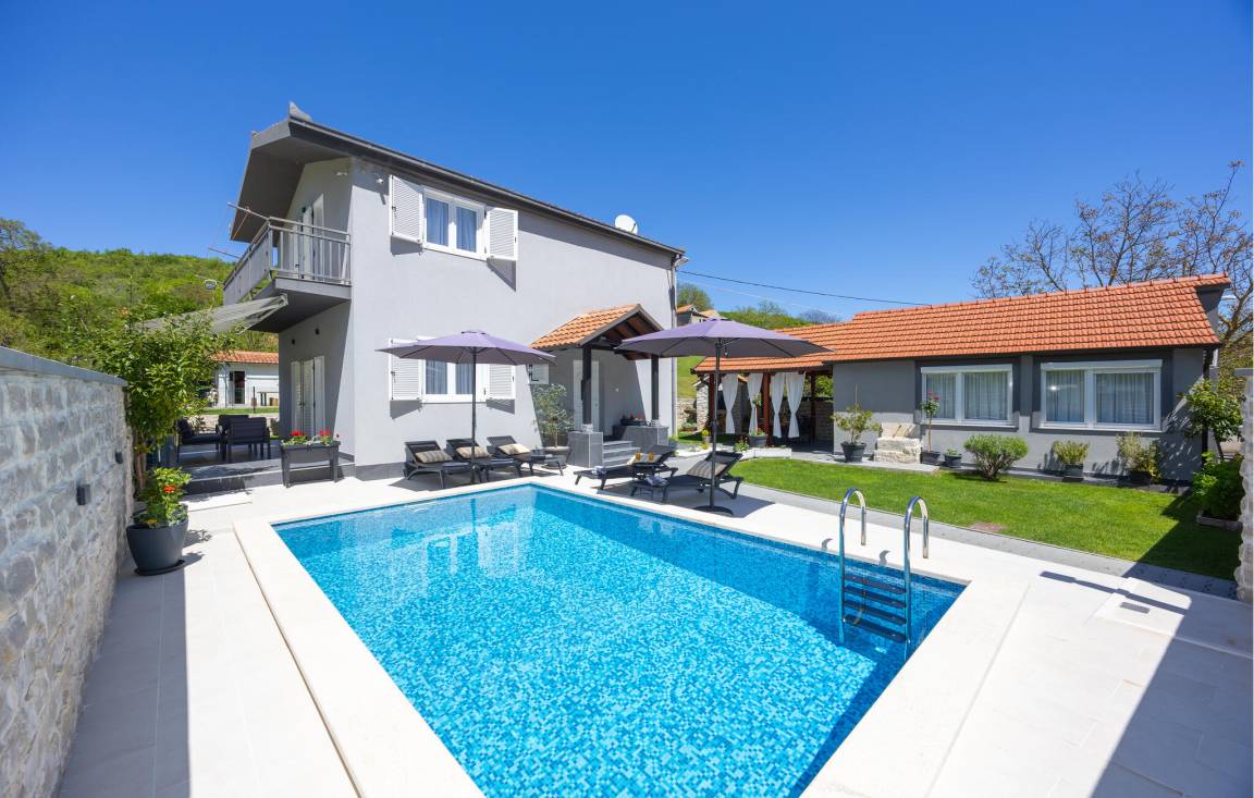 170 M² Maison De Vacances ∙ 3 Chambres ∙ 7 Personnes - Sinj