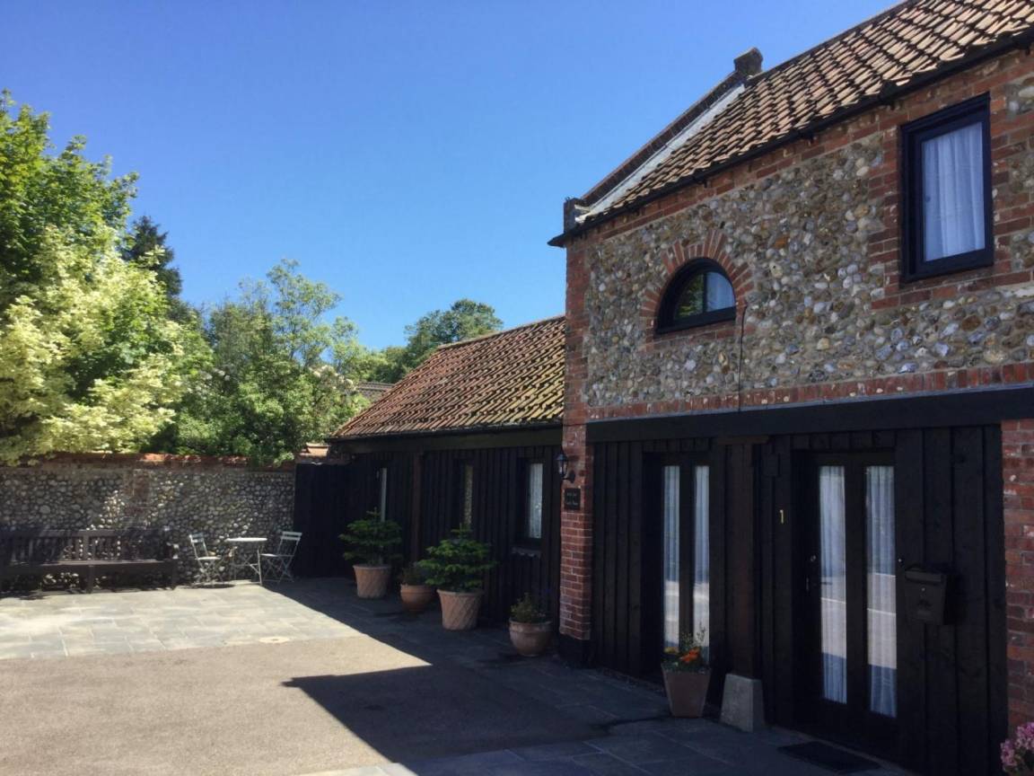 Cottage ∙ 2 Bedrooms ∙ 4 Guests - Holt