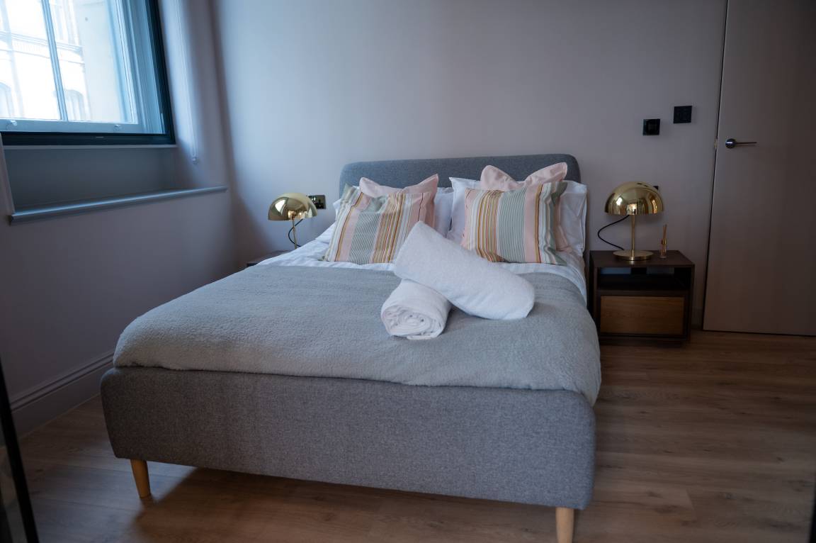 90 M² Apartment ∙ 2 Bedrooms ∙ 4 Guests - Oldham