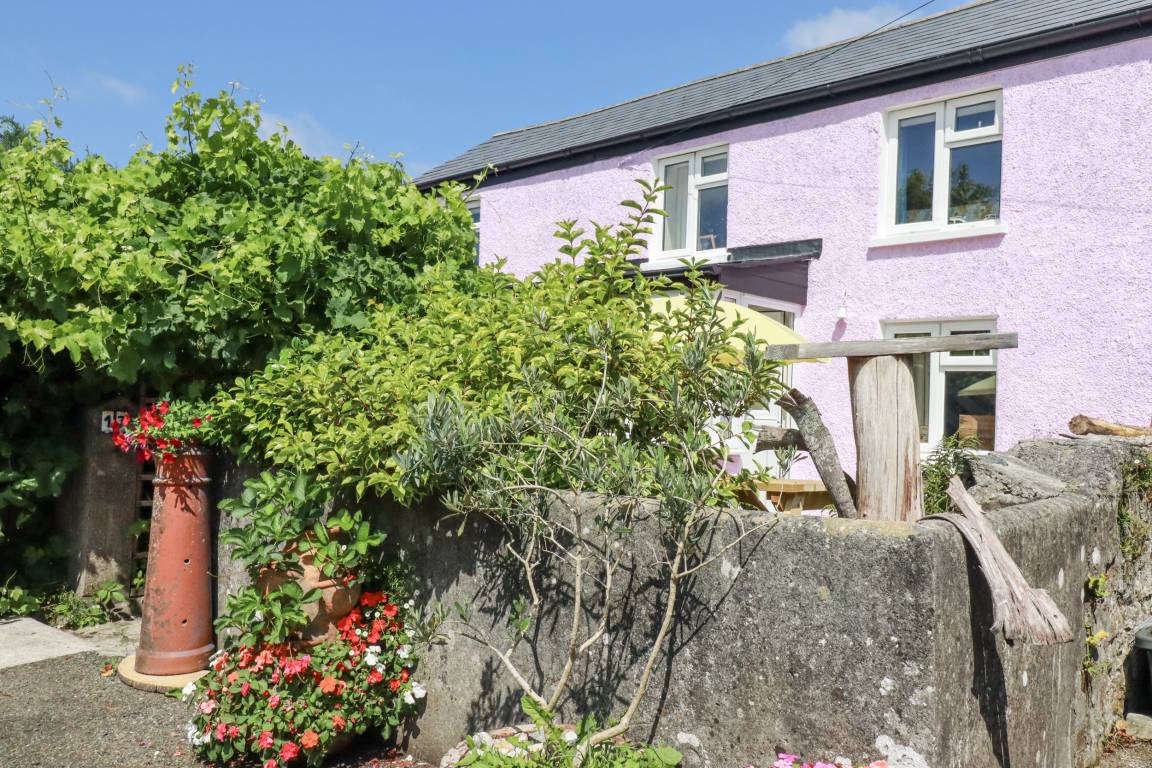 Cottage ∙ 4 Bedrooms ∙ 6 Guests - St Austell
