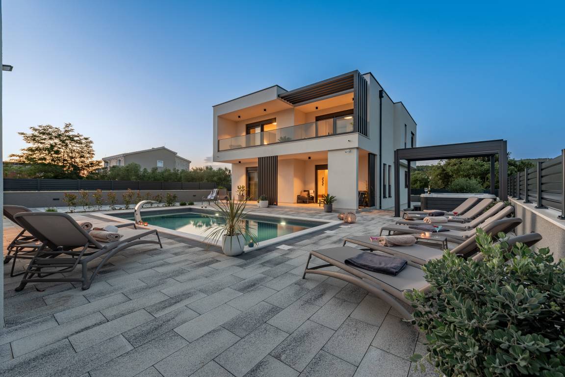 250 M² Villa ∙ 4 Slaapkamers ∙ 8 Gasten - Bibinje