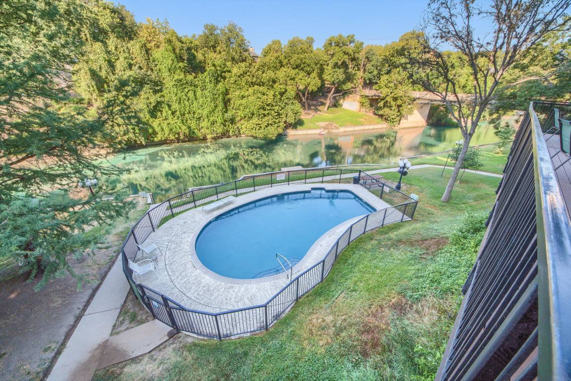 90 M² Apartment ∙ 2 Bedrooms ∙ 6 Guests - New Braunfels, TX