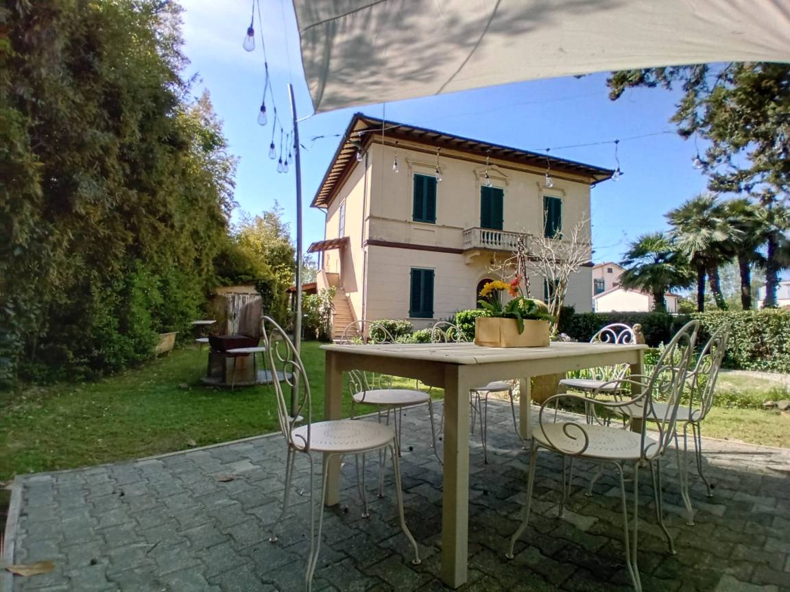 300 M² Villa ∙ 5 Bedrooms ∙ 16 Guests - Viareggio