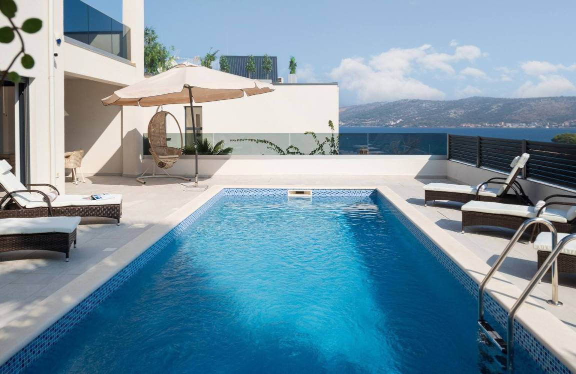 359 M² Villa ∙ 4 Bedrooms ∙ 9 Guests - Croatia