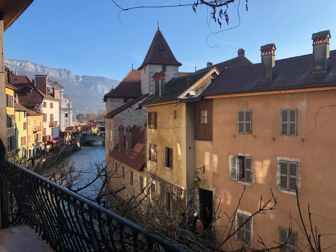 100 M² Apartment ∙ 3 Bedrooms ∙ 4 Guests - Annecy