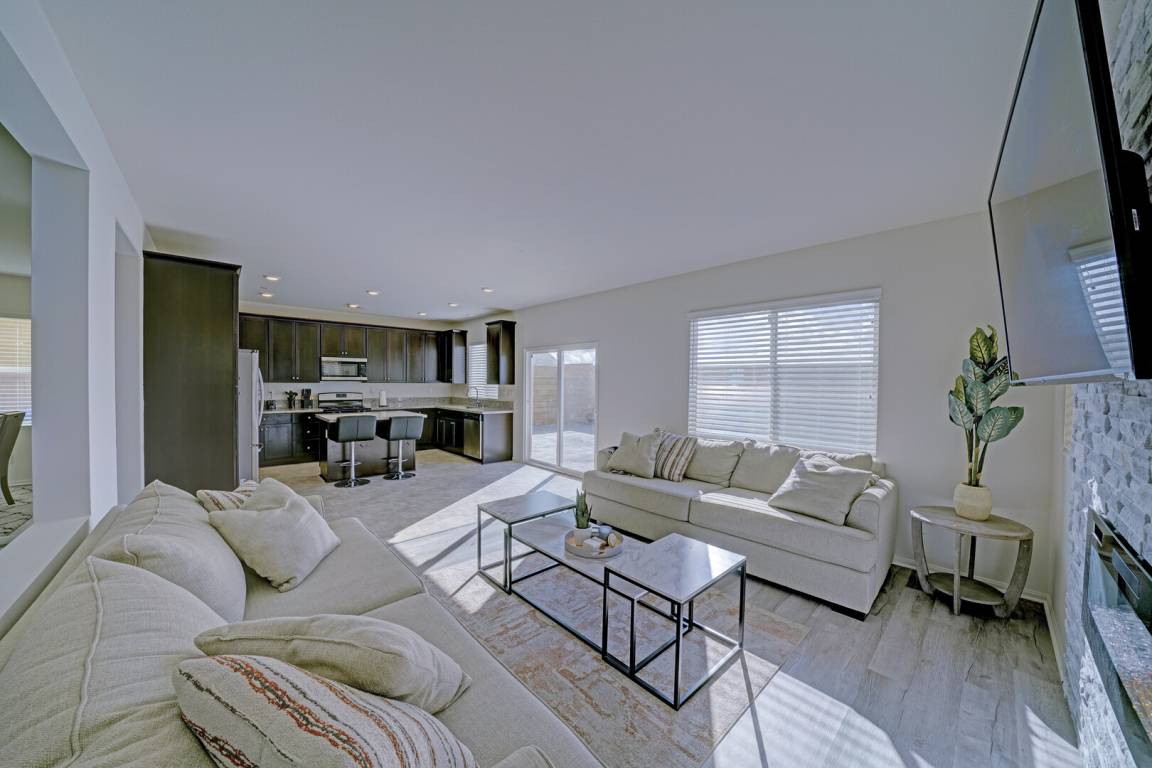 214 M² House ∙ 3 Bedrooms ∙ 8 Guests - Victorville, CA