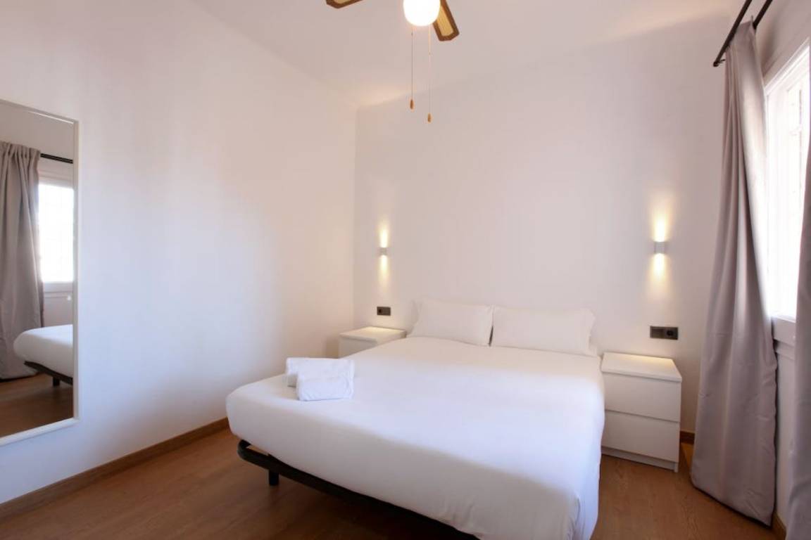 70 M² Apartment ∙ 4 Bedrooms ∙ 4 Guests - Barcelona