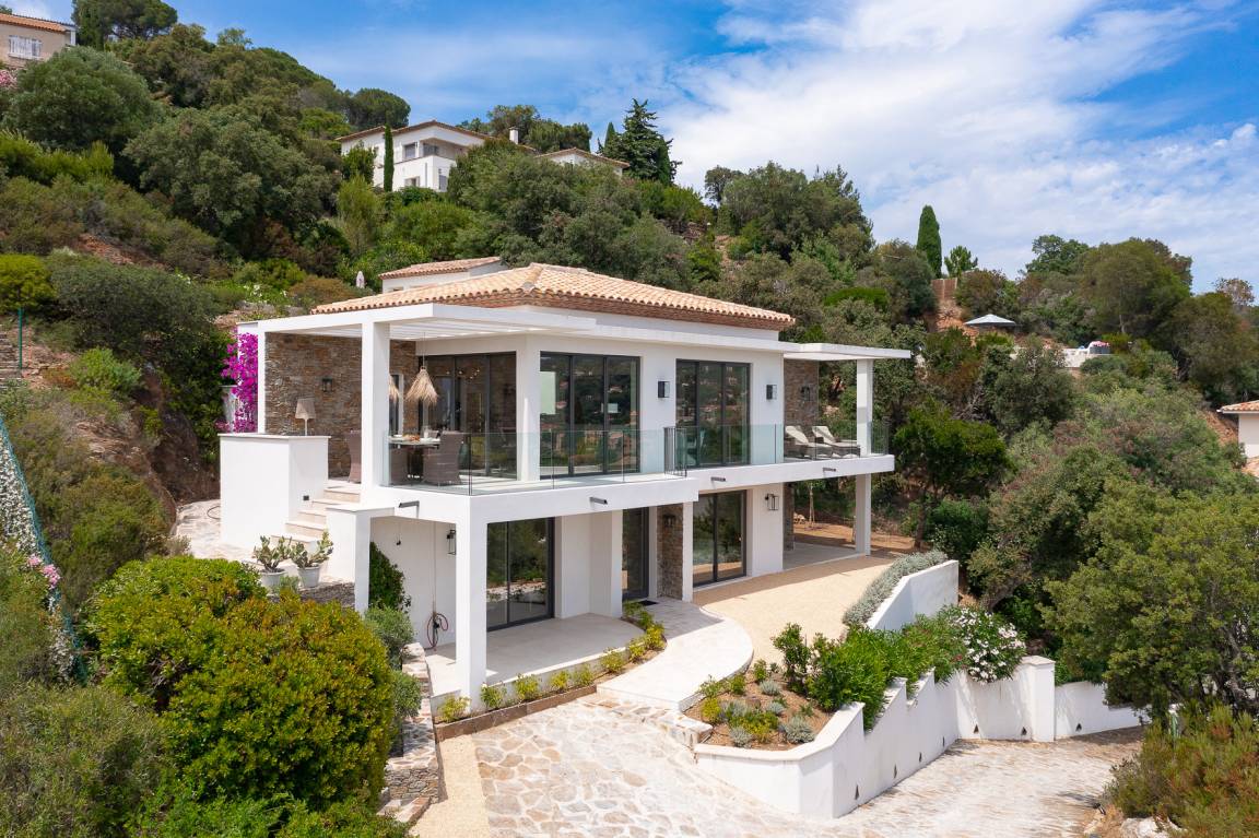 200 M² Villa ∙ 4 Bedrooms ∙ 8 Guests - Cavalaire-sur-Mer