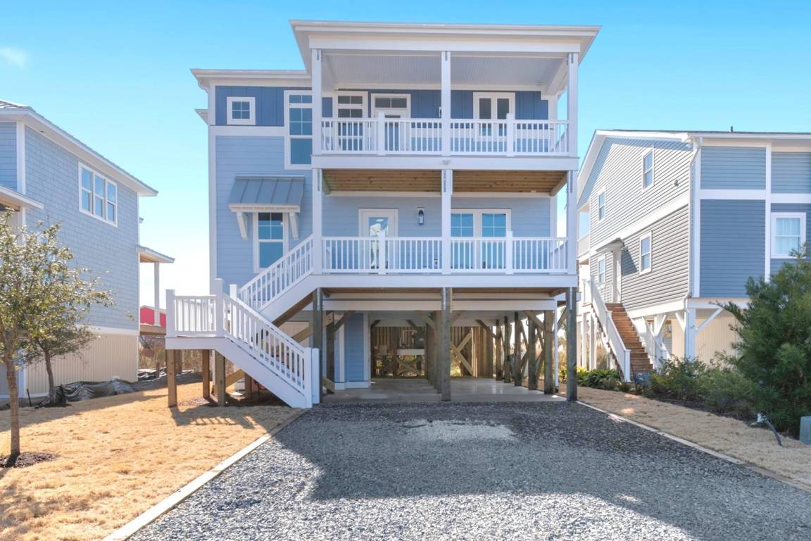 House ∙ 5 Bedrooms ∙ 14 Guests - Oak Island, NC