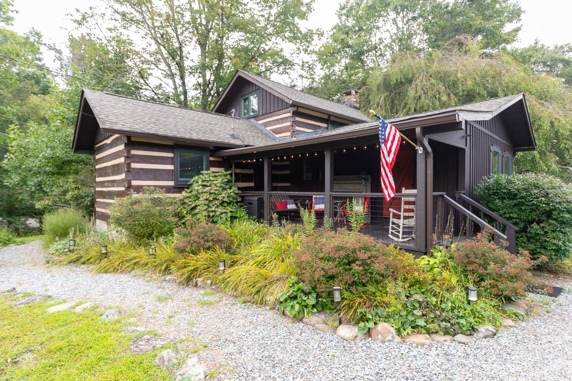 Cabin ∙ 2 Bedrooms ∙ 6 Guests - Blowing Rock, NC