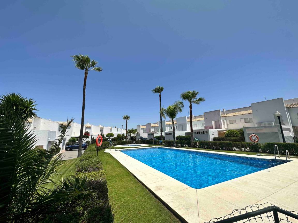 120 M² Villa ∙ 4 Bedrooms ∙ 8 Guests - Conil de la Frontera