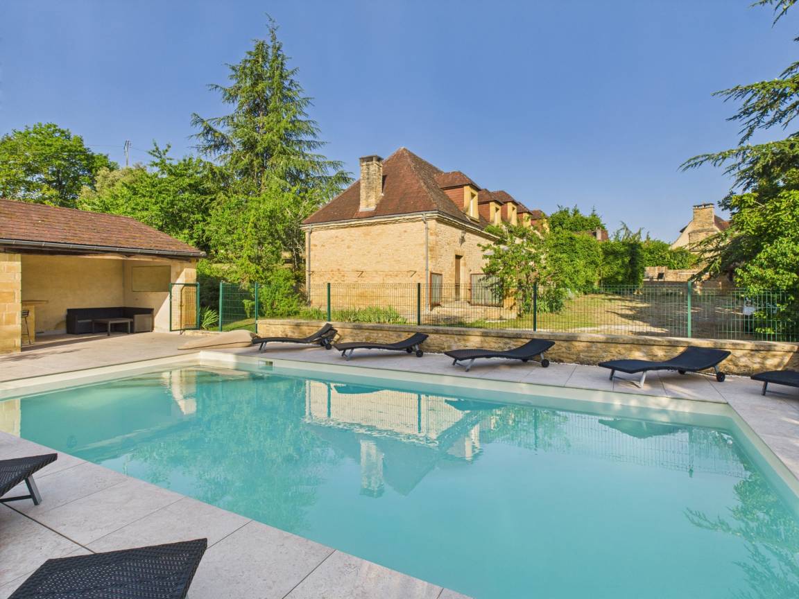 300 M² House ∙ 8 Bedrooms ∙ 15 Guests - Dordogne
