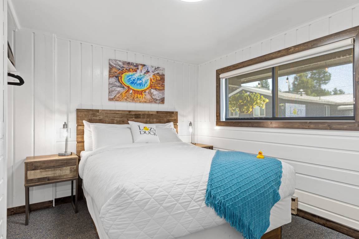 Hotel ∙ 2 Bedrooms ∙ 4 Guests - West Yellowstone, MT