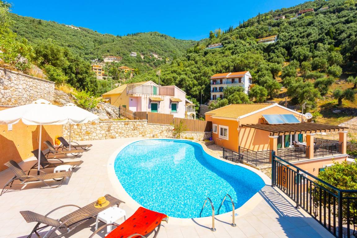 150 M² Villa ∙ 3 Bedrooms ∙ 8 Guests - Ksamil