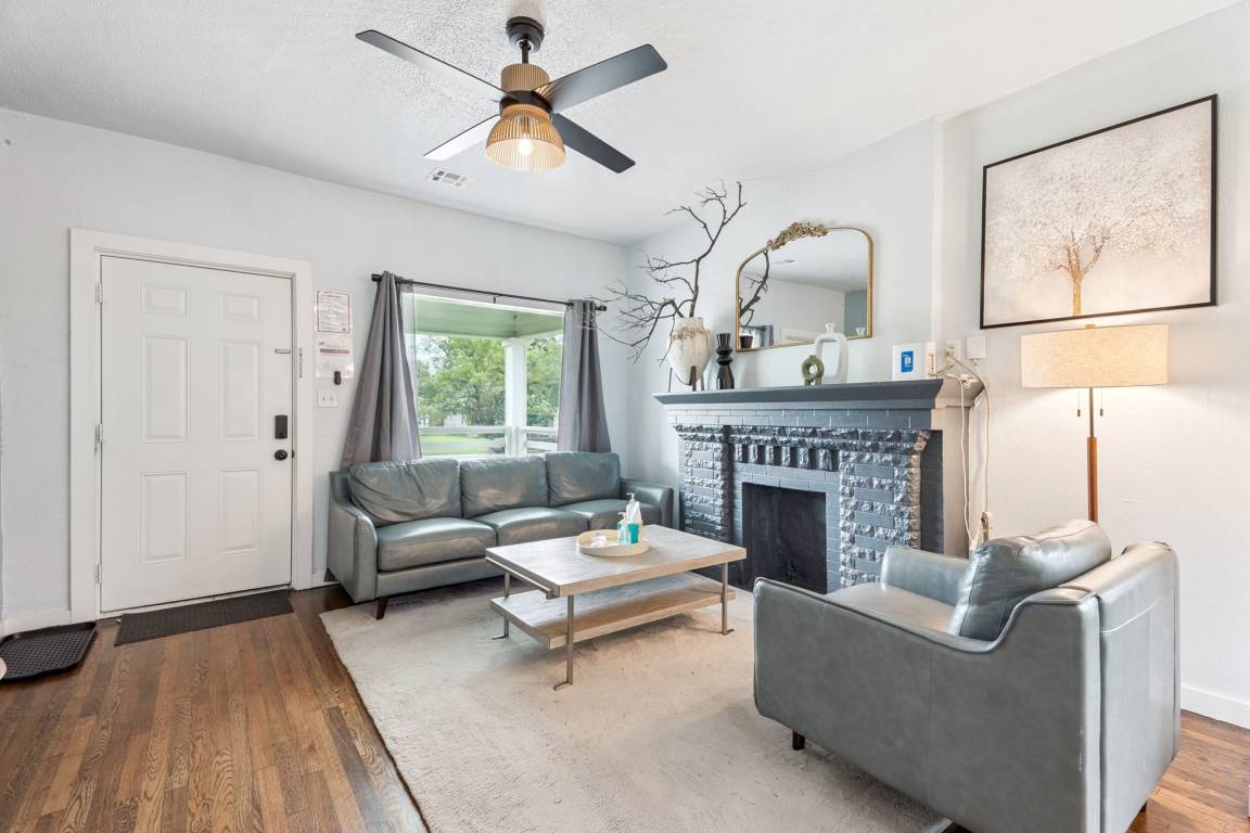 83 M² House ∙ 2 Bedrooms ∙ 4 Guests - Oklahoma City, OK