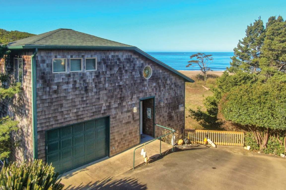 158 M² House ∙ 3 Bedrooms ∙ 8 Guests - Depoe Bay, OR