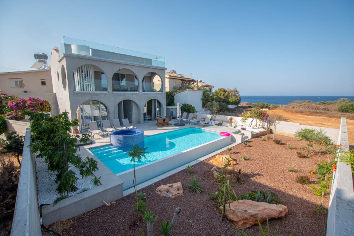 190 M² Villa ∙ 5 Bedrooms ∙ 10 Guests - Protaras