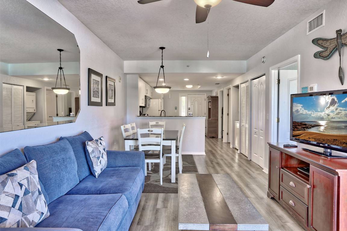 81 M² Condo ∙ 2 Bedrooms ∙ 6 Guests - Treasure Island, FL