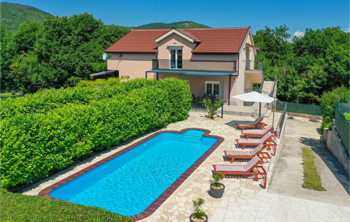 282 M² House ∙ 6 Bedrooms ∙ 12 Guests - Croatia