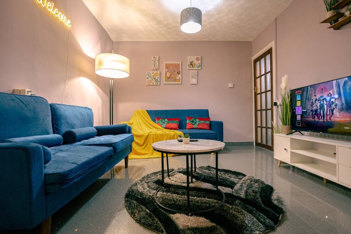 House ∙ 4 Bedrooms ∙ 8 Guests - Coventry