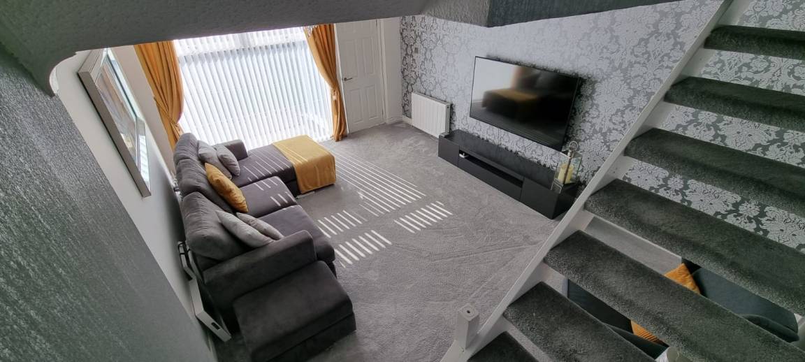 84 M² House ∙ 2 Bedrooms ∙ 3 Guests - Motherwell