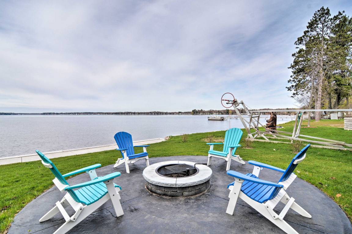 232 M² Cottage ∙ 3 Bedrooms ∙ 10 Guests - Mitchell State Park, Cadillac