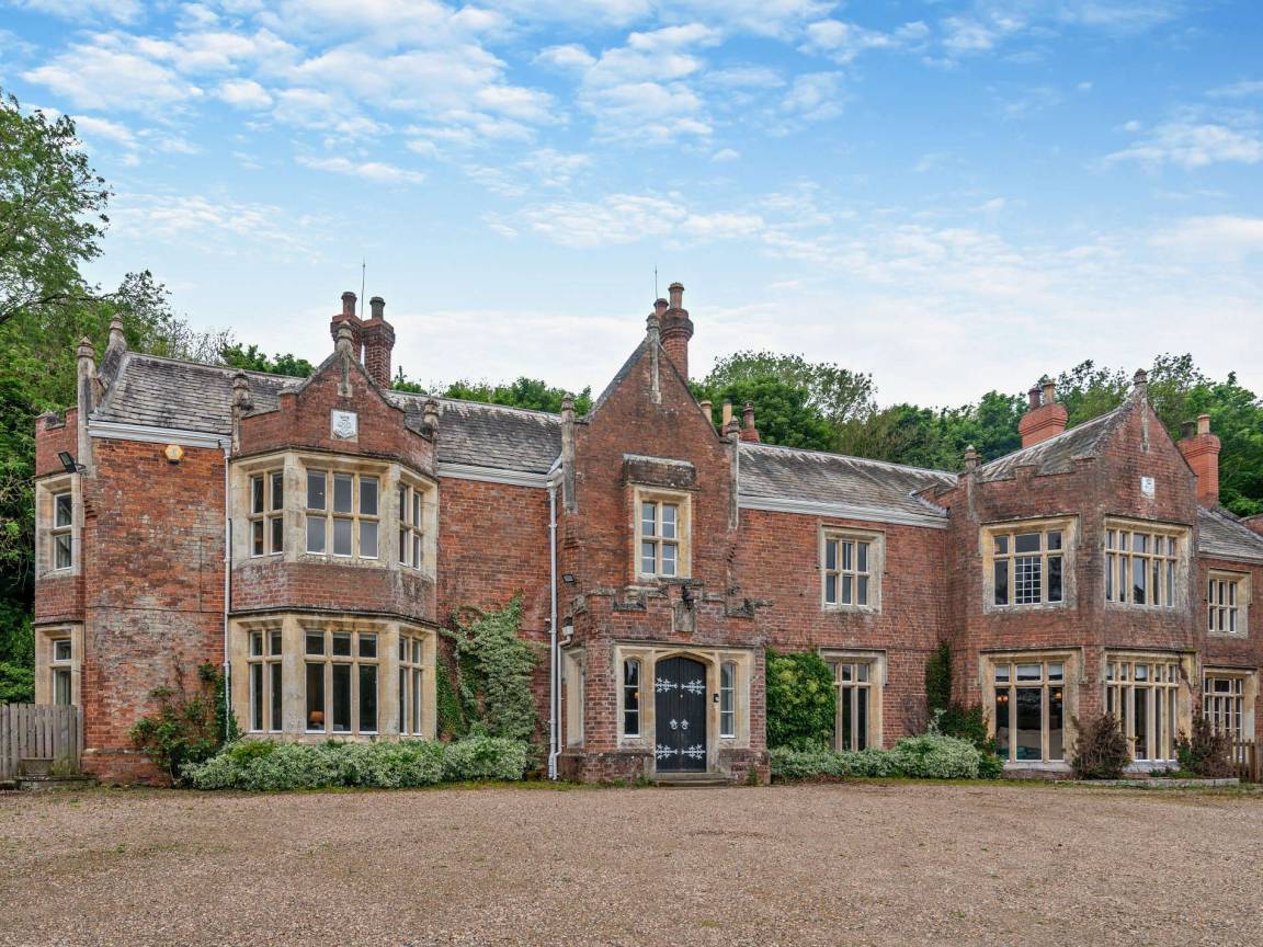 Cottage ∙ 9 Bedrooms ∙ 20 Guests - Yorkshire