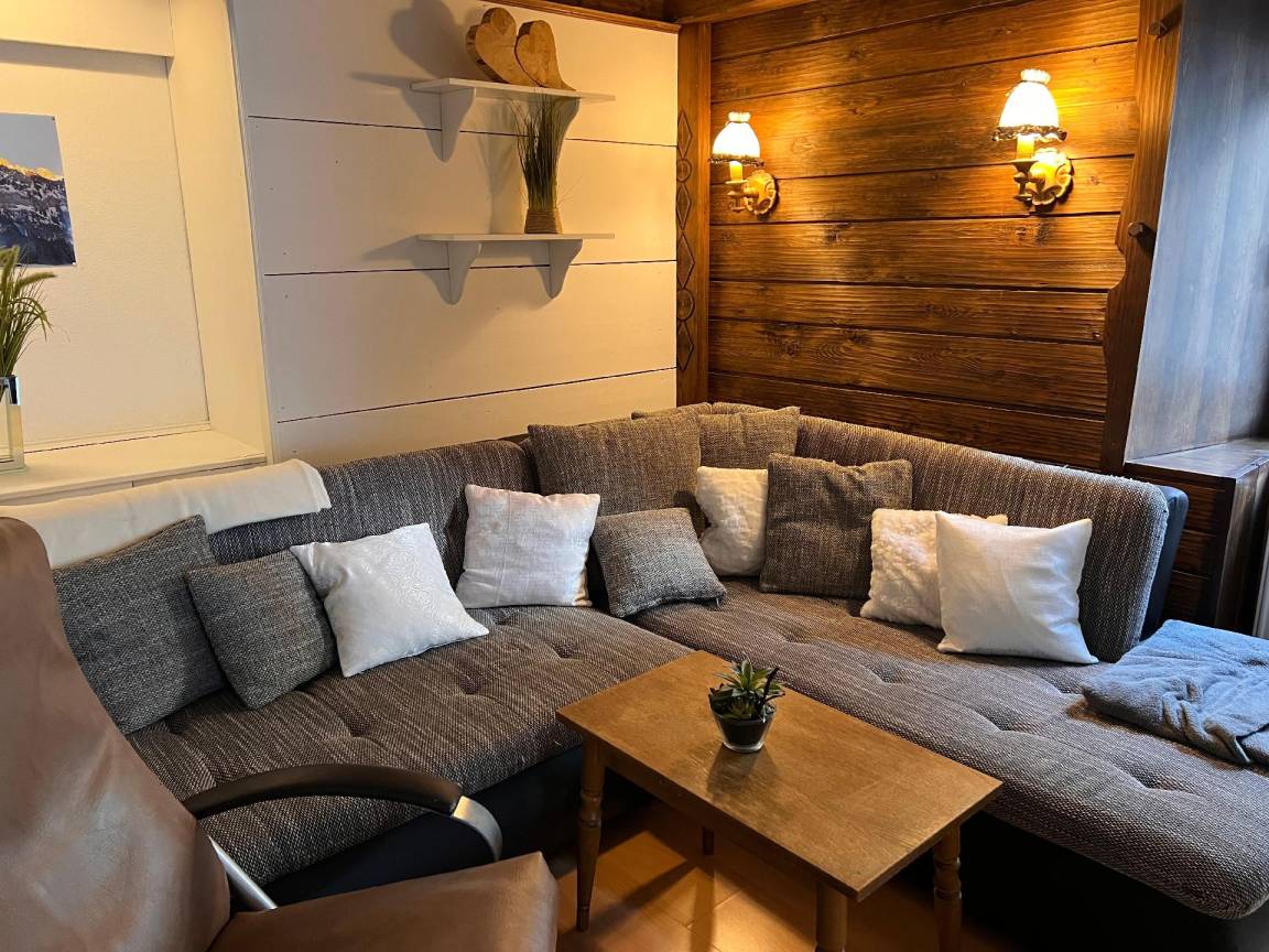 110 M² Ferienwohnung ∙ 3 Schlafzimmer ∙ 7 Gäste - Stanzach