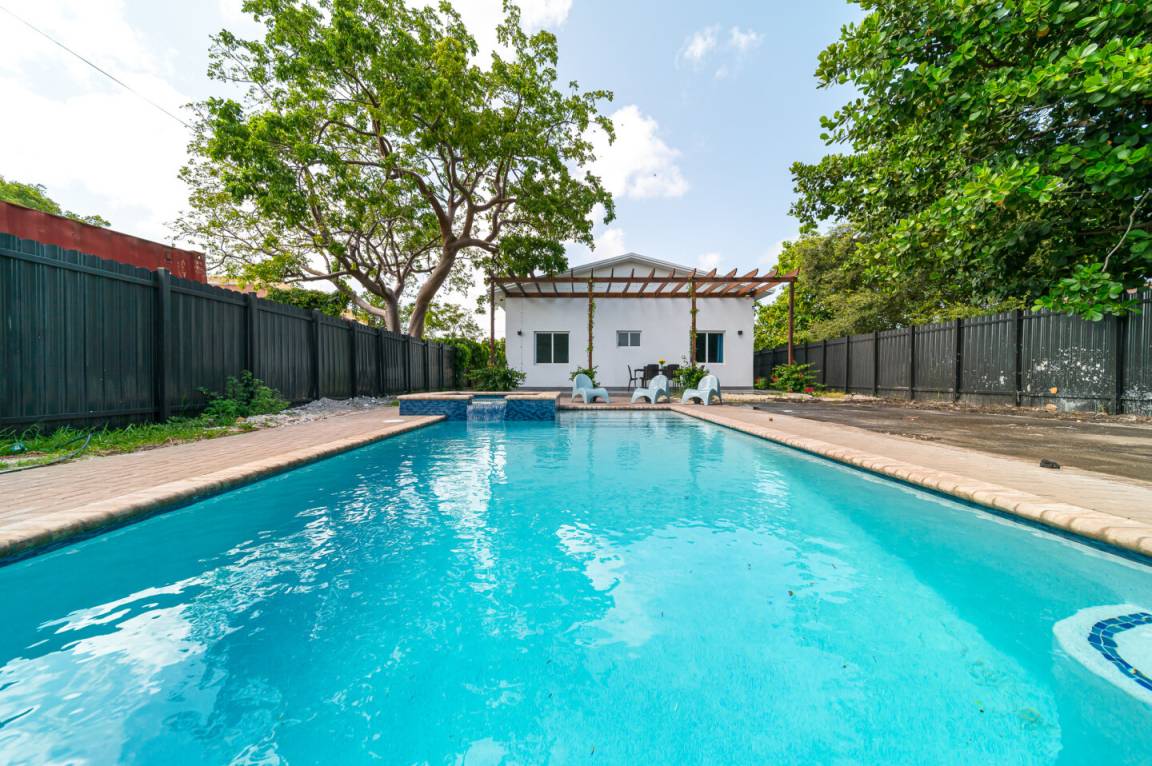 186 M² Villa ∙ 4 Bedrooms ∙ 16 Guests - Hallandale Beach, FL